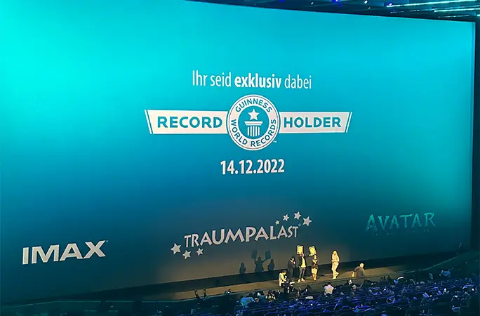 Größte permanente IMAX-Leinwand in Deutschland enthüllt | Guinness ...