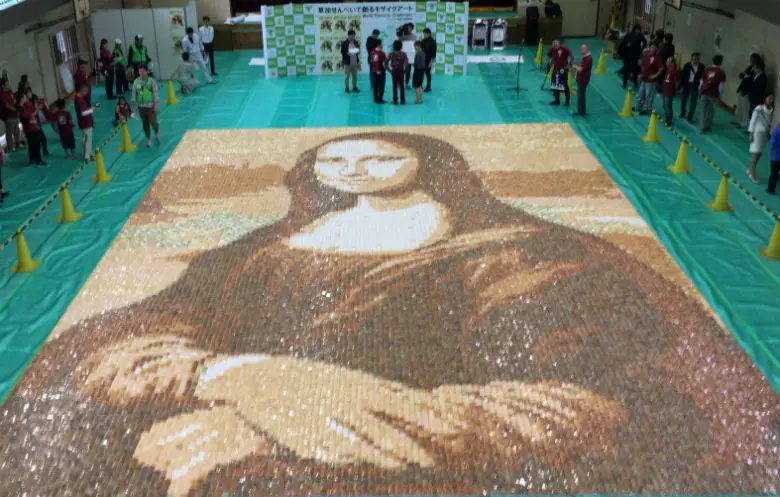 Largest rice cracker mosaic (image) | Guinness World Records