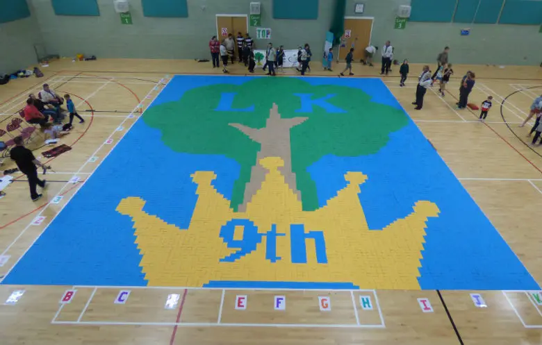 Largest envelope mosaic (logo) | Guinness World Records