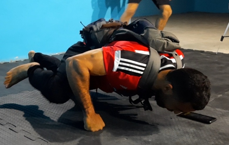 Most spiderman knuckle push ups carrying a 40 lb pack in one minute ...