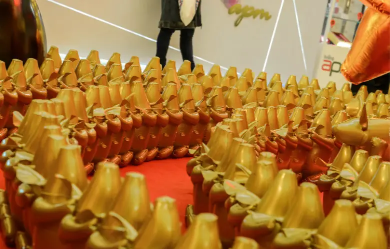 Longest line of inflatable sculptures | Guinness World Records