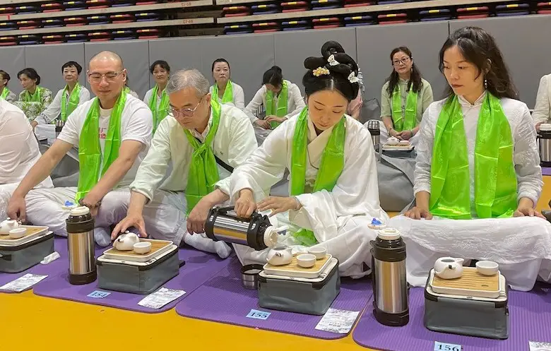 Longest tea serving relay | Guinness World Records