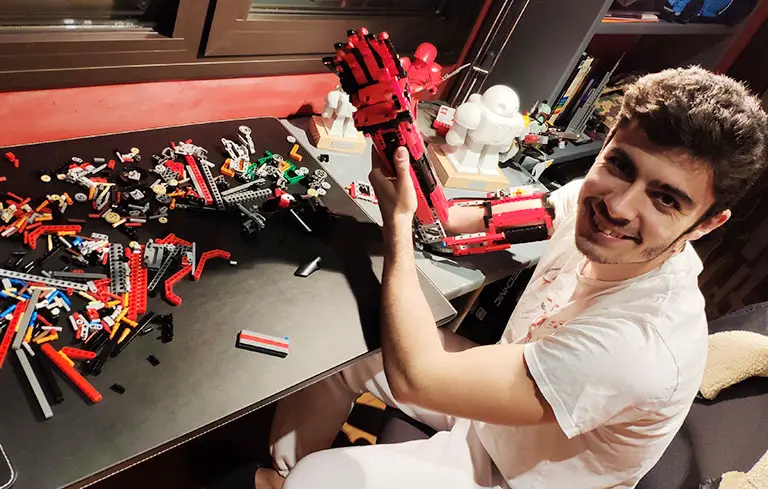 First functional LEGO® prosthetic arm | Guinness World Records