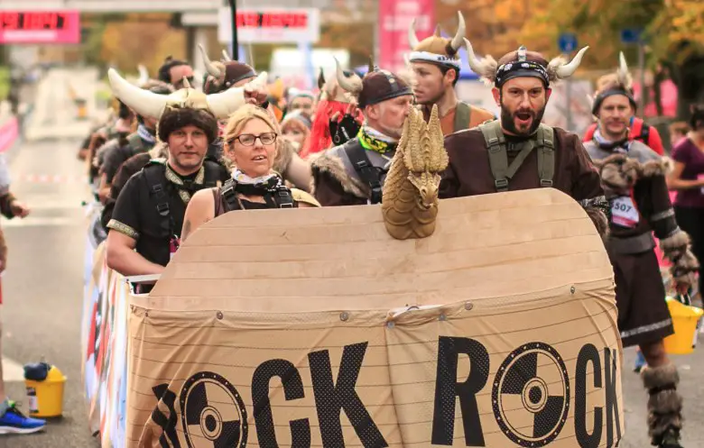 Fastest marathon in a 40 person costume | Guinness World Records