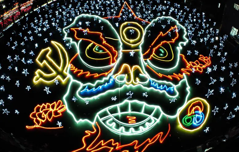 Most people making light drawings simultaneously | Guinness World Records