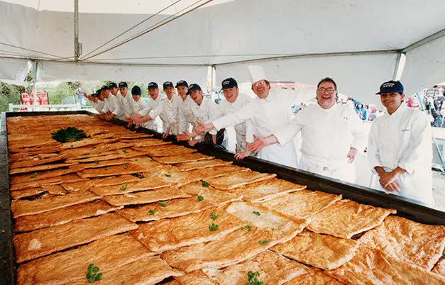Largest pie, meat | _guinness_world_records_label