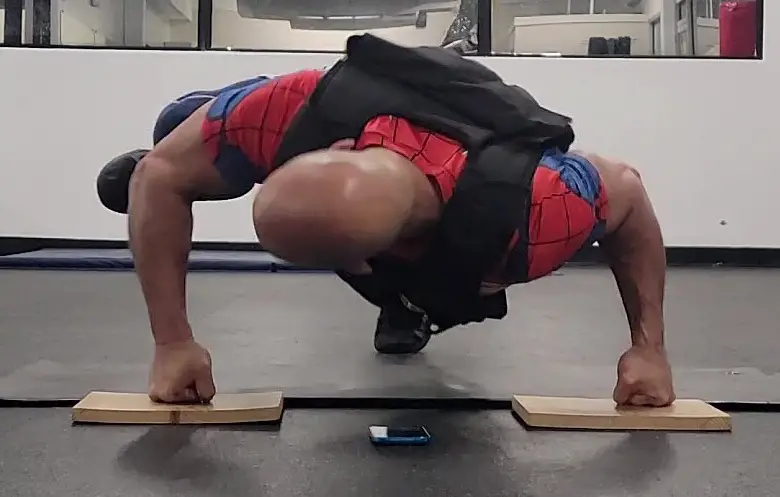 Most spiderman knuckle push ups with a 20 lb pack in one minute | Guinness World Records