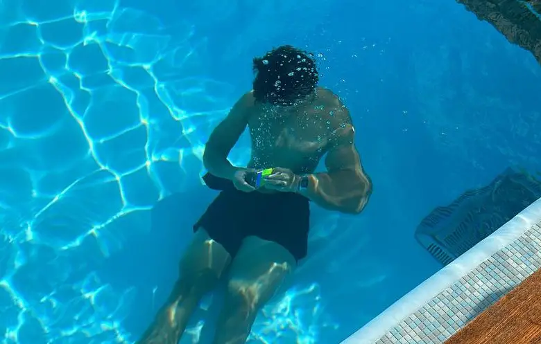 Fastest time to solve a rotating puzzle cube (3x3x3) under water ...