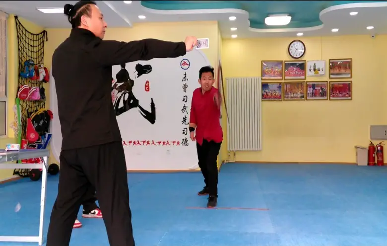 Most playing cards crack-whipped from the hands in one minute ...