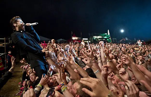 Longest concert tour by a rock band | _guinness_world_records_label