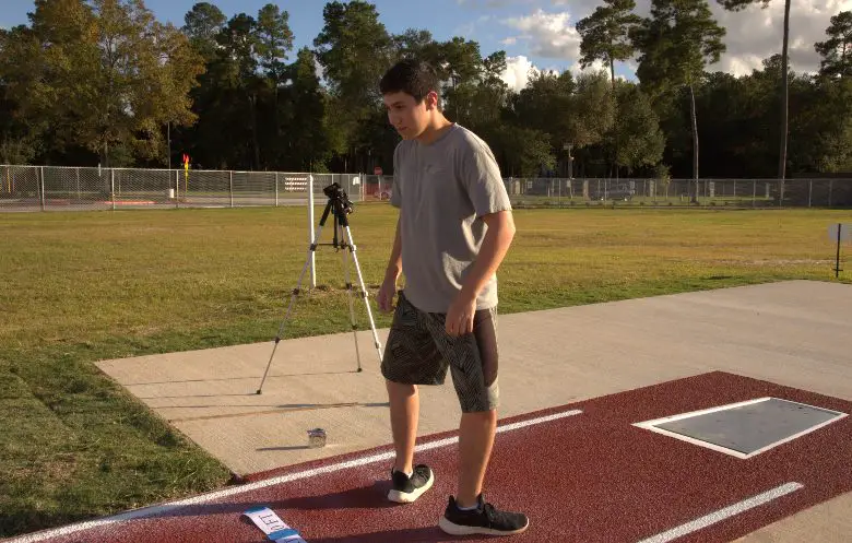 Fastest time to walk 20 m with feet facing backwards | Guinness World ...