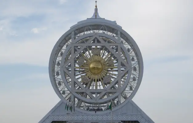 Largest Ferris Wheel indoors | _guinness_world_records_label