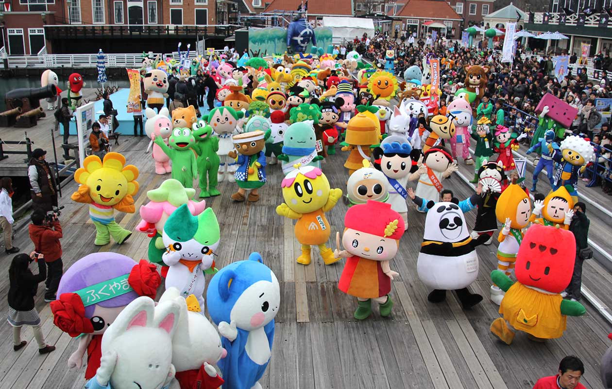 Largest mascot dance (different mascots) | _guinness_world_records_label