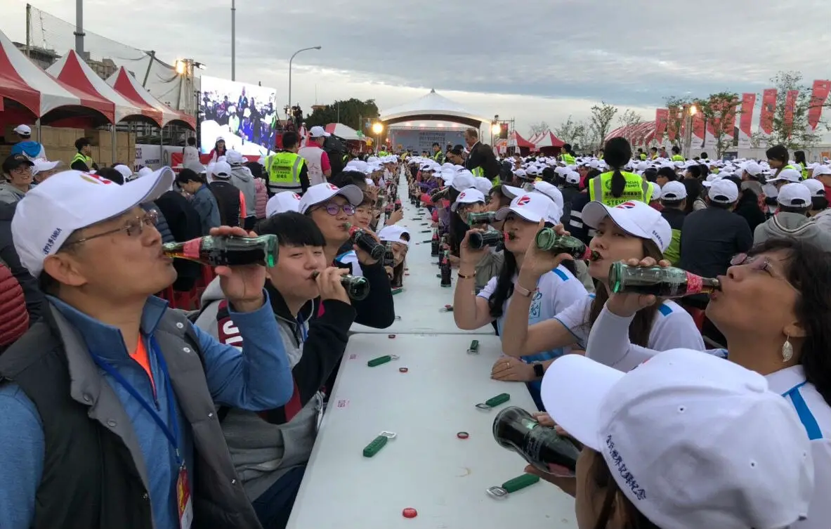 Most people opening bottles in a relay | Guinness World Records